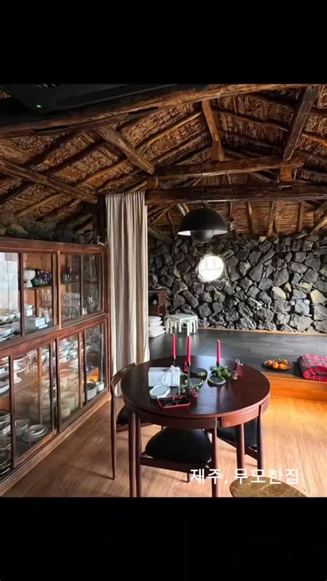 윤영미 아나운서입니다 통영 야소주반의 건축가가 빚은 막걸리 달지 않은 탄산막걸리 건축가가 빚은 막걸리에 홀딱 반해 자발적 모델이 되었어요 건축가가빚은막걸리