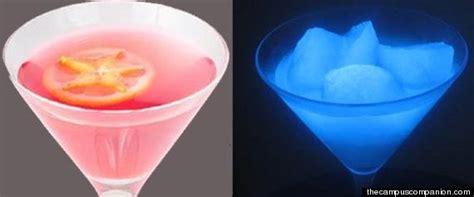 パーティで全参加者の注目を集めることができるのは確実です！ こちらのカクテルは、ブラックライトを当てるとオーロラのように光り輝くカクテル。その