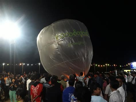 မီးပုံးပျံ ဦးကျော်ရင်ကို ဂုဏ်ပြုပြီး ထား၀ယ်မြို့တွင် မီးပုံးကြီးများ