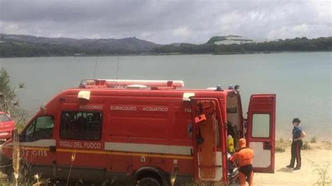 Annega Nel Lago Di Naro Recuperato Corpo L Uomo Aveva Fatto Un Bagno Dopo Grigliata