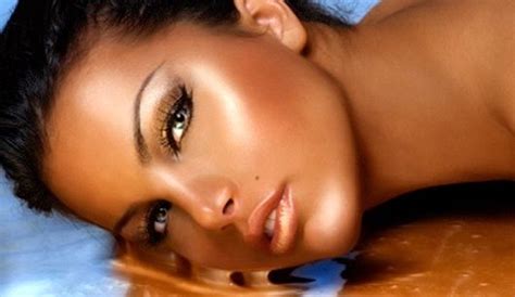4 Natural Home Remedies To Achieve Glowing Summer Skin Missmalini