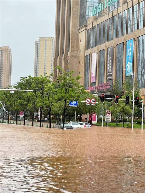 地铁停运、车站内涝、小区停水停电，暴雨中的长沙还将面对“强降水挑战”
