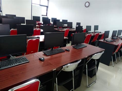 Laboratorium Komputer Aplikasi Unit Laboratorium Fif