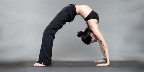 Postura De La Rueda Yogisima