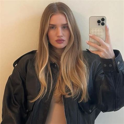 Rosie Huntington Whiteleys Latest Naked Photo On Instagram