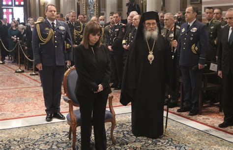 Σακελλαροπούλου και Μητσοτάκης στο τρισάγιο για τα θύματα των Τεμπών