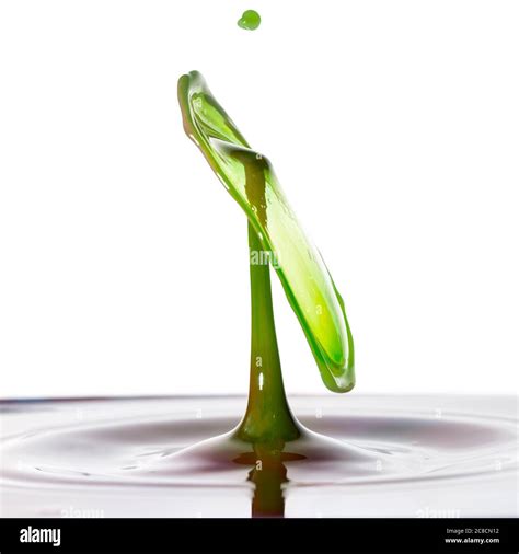 Stunning Unique Abstract Water Splash Photography Images With Vibrant Colorful Water Collisions