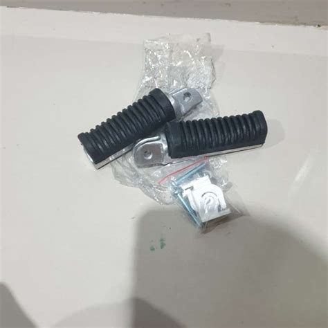 Promo Karet Footstep Foostep Depan Bajaj Pulsar 135 180 Ug 3 Ug4 220 200ns Diskon 50 Di Seller