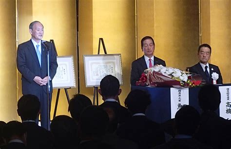 村井官房副長官44、40kgの内閣総理大臣杯を自力で持ち上げ国技館響めく 上級まとめサイト