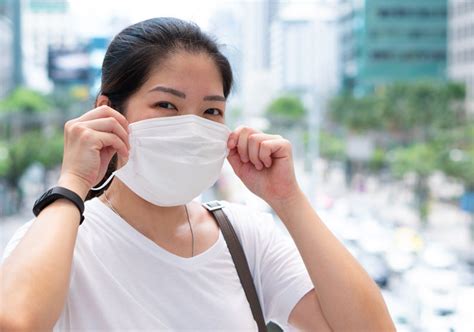 放寬口罩規定！即日起騎機車、腳踏車等情境免戴口罩，圖解最新措施 遠見雜誌