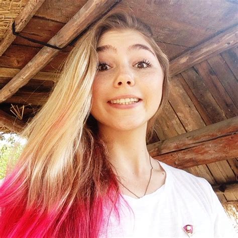 Selfie Ela Novinha Russa Que Deixa Fort Es No Chinelo Mostra