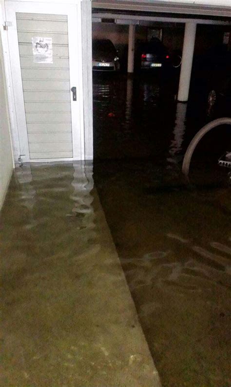 18 2013 THL Unwetter Gebäude unter Wasser Freiwillige Feuerwehr