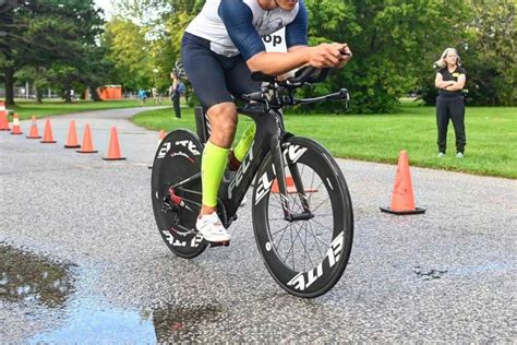 Flat Bar Vs Drop Bar Which Handlebar Is Right For You Elitewheels