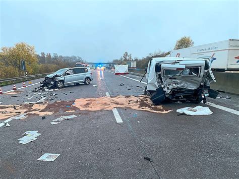 A5 Richtung Basel Komplett Gesperrt Schwerer Unfall Mit Vier Autos Bei
