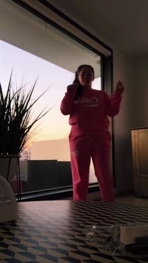 Teen Mom Jenelle Evans Shows Off Curves As She Shimmies In New Tiktok