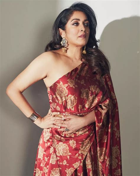 Ramya Krishnan ఓ మై గాడ్ 53ఏళ్ల వయసులో ఇంత అందమా కుర్రాళ్లే కాదు