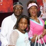 Bobby Brown Fails To Finish Song Keels Over In Exhaustion Video Thecount Com