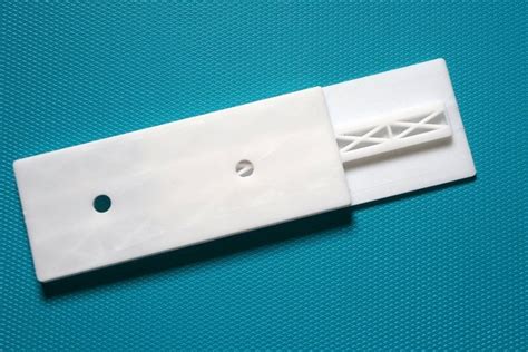 Настенный съемный держатель для удлинителя