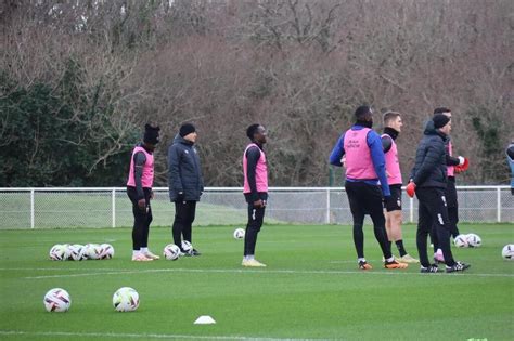 Fc Lorient Les Merlus Ont Repris Lentraînement Avec Régis Le Bris