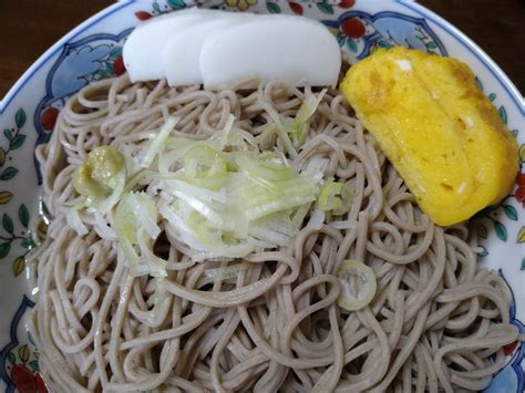 冷やしそばにかまぼこ・卵焼き・刻みネギ´ڡ` 。 東 啓次郎の琴・三味線馬鹿一代