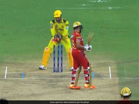 Ms Dhoni Pulls Off Cheeky Stumping Vs Punjab Kings Twitter Calls It