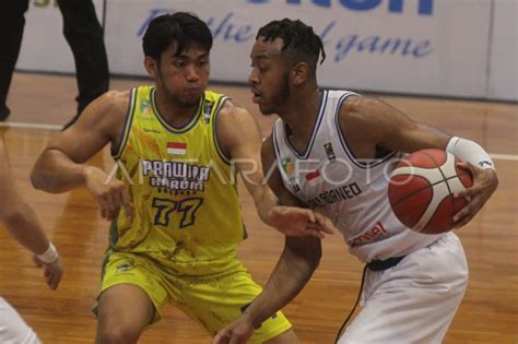 Prawira Bandung Kalahkan Bumi Borneo Antara Foto