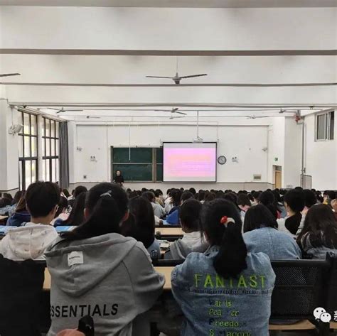 文法学院召开“爱国主义、理想信念”主题教育会议史龙繁