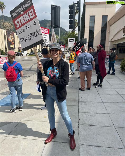Nicole Maines Wiki Biography Age Gallery Spouse And More