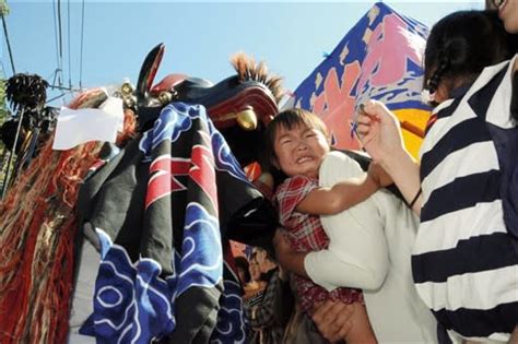 無病息災願い獅子ガブリ 人吉市の青井阿蘇神社でおくんち祭 熊本日日新聞