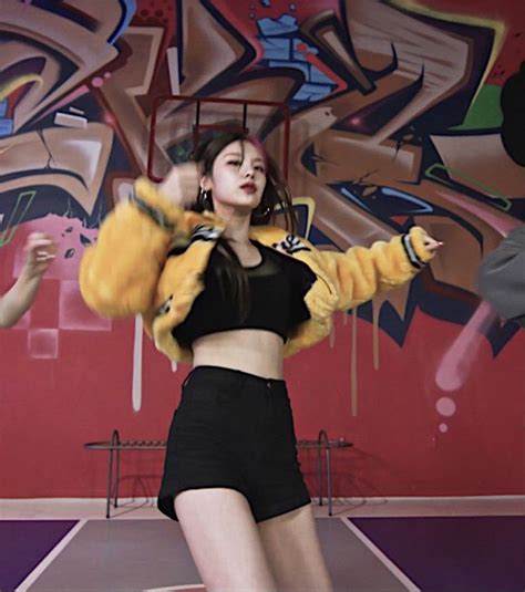 Itzy Yeji Ballet Skirt Fashion Women