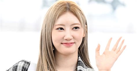 베몬 라미 청순 수수함에 녹아든 눈빛에 설렌다 ‘생머리 여신의 정석 스토리 En