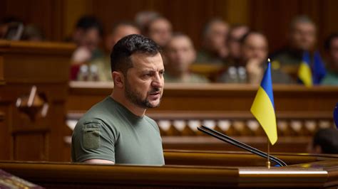 Россия собирает у границы еще одну группировку войск — Зеленский