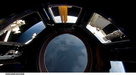 En Orbite Autour De La Terre Ii Chez Damia Bouic