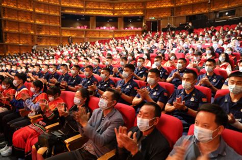 村民从泥石流中救出4名学生获评“2022年度感动凉山人物”，他说：“非救不可”新浪科技新浪网