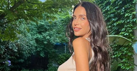 Esquivó la censura Zaira Nara posó completamente sin ropa a orillas