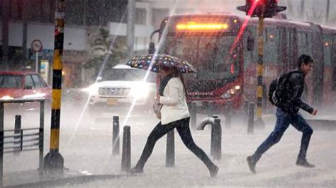 Fuertes Lluvias Inundan Las Calles De Bogotá Y Dificultan La Movilidad