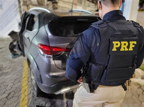 PRF recupera veículo clonado após perseguição e colisão na BR 101