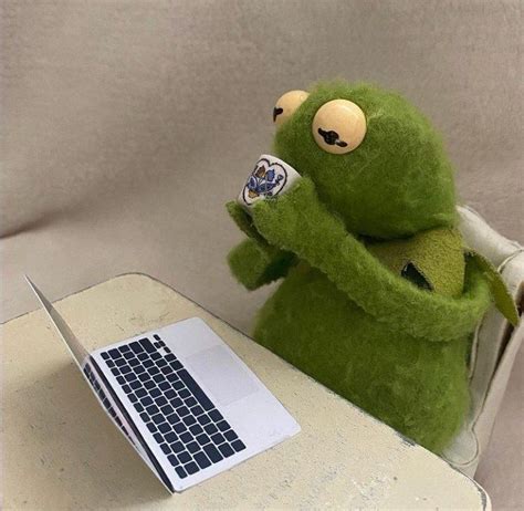 Pin On Il Simpatico Ranocchio Kermit Funny Kermit Meme Kermit The Frog