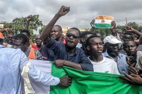 Niger Des Milliers De Personnes Rassemblées à Niamey Pour Soutenir Le