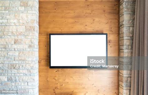 복사 공간이있는 벽돌과 나무 벽에 빈 현대 평면 Tv 텔레비전에 대한 스톡 사진 및 기타 이미지 텔레비전 아파트 편평한
