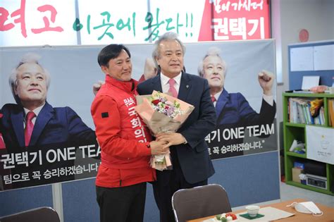권택기 안동예천 무소속 후보 김명호 전 예비후보를 선대위원장으로 추대“김명호·권택기 원팀으로 꼭 승리하겠다” 위키트리