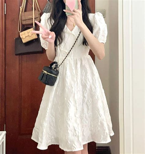 러블랑 러블리 페미닌 브이넥 리본 퍼프 소매 플라워 화이트 미니 원피스 공항패션휴양지데이트룩