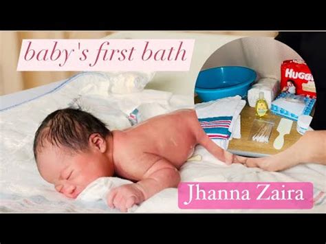 How To Bath A Newborn Nurse Demonstrating Baby S St Bath Youtube