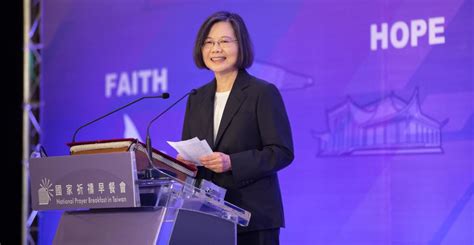 Ncc違法關中天「蔡英文談言論自由：不後悔選總統」！網氣炸嗆這句有夠酸