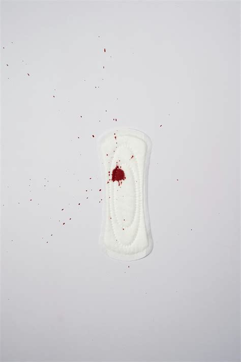 개인 관리 기간 관리 깨끗한 디자인 라이프스타일 부드러운 부드러운 질감 분홍색 배경 생리대 생리용품 생분해 성