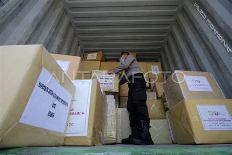 BANTUAN UNTUK KORBAN BENCANA BANJIR MASAMBA ANTARA Foto
