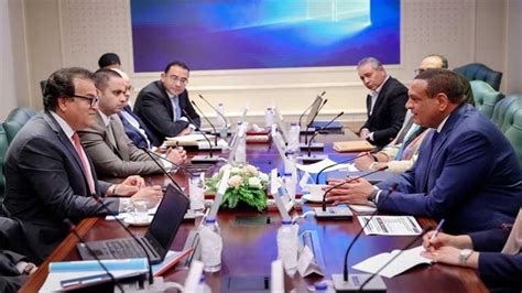 الصحة والتنمية المحلية تناقشان وضع حلول مبتكرة لخفض الكثافة السكانية