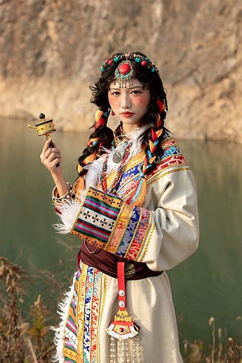 藏服拍摄 人像 颇可网 人像摄影 我要上封面 追光 人像 写真 摄影教程 摄影培训 后期培训 后期教程
