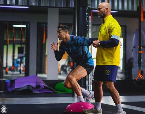 Cristiano Ronaldo Bantah Klaim Gabung Al Nassr Karena Uang Pengamat