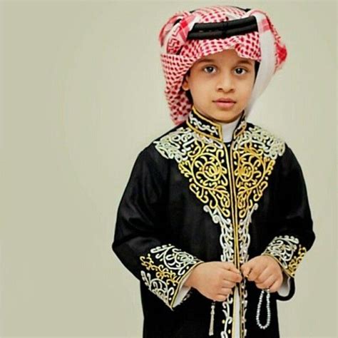 طفل سعودي بالزي السعودي والدقله نجديهالشماليه وبعض اهل الحجاز في